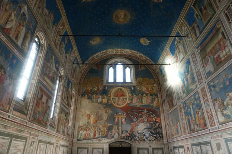 Was bedeuten die Fresken der Cappella degli Scrovegni?